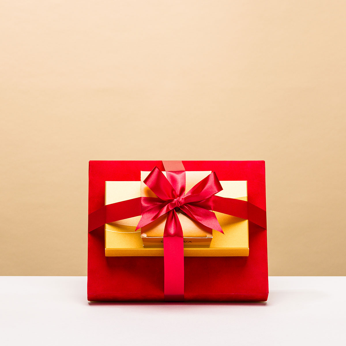 Godiva Tower with Red Velvet Gift Box - Delivery in Iceland by ...
